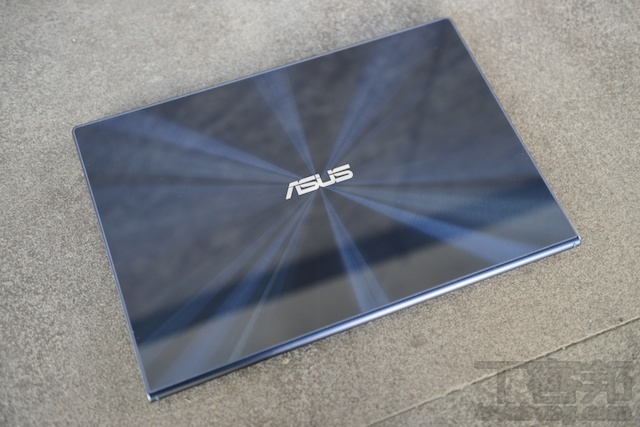 ASUS Zenbook UX301 評測：超強效高質感玻璃筆電 | T客邦