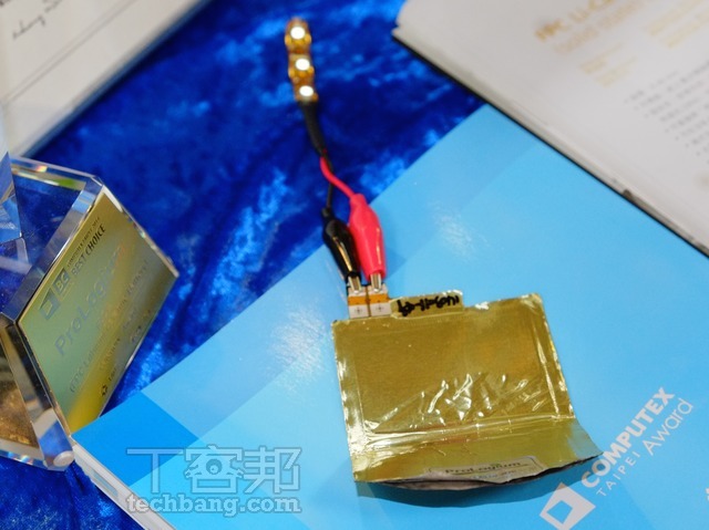 Computex 2014：鋰電池界台灣之光，輝能科技展出不漏液、防穿刺、耐高溫 FLCB「超薄軟板鋰陶瓷電池」 | T客邦
