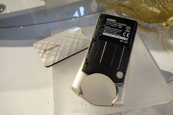 Casio EX-TR50 自拍神器新改版：包圍式美顏模式、21mm 廣角鏡頭 | T客邦