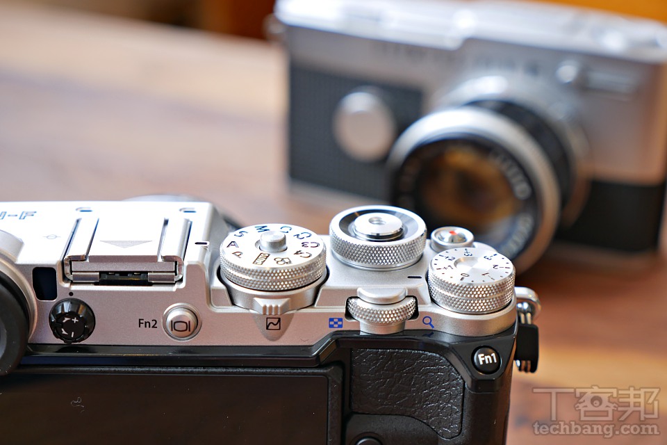 Olympus PEN-F 重現五十年歷史，搭載 2,000 萬畫素、 5 軸防震與 EVF 復古上市 | T客邦