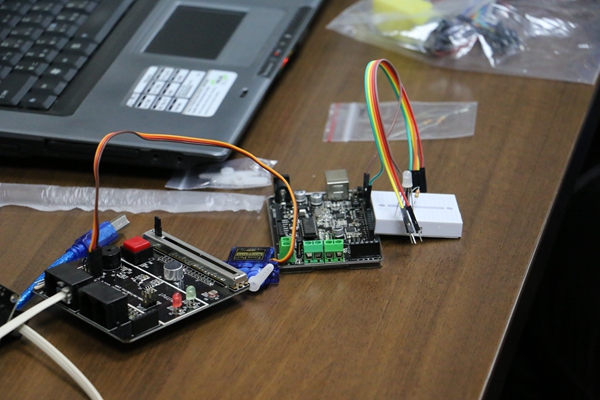 【Maker Club】用 Scratch 玩 Arduino入門第一課！認識Scratch介面開發環境，玩好積木角色及造型 | T客邦