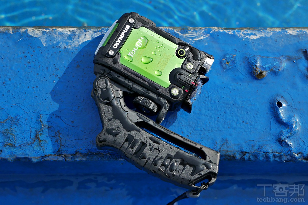 Olympus 運動攝影機 TG-Tracker 上市！首度搭載翻轉螢幕、4K 錄影與四防性能 | T客邦