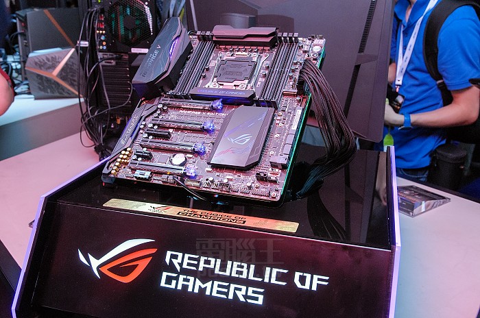 Asus ROG 歡慶 10 周年，展出 ROG Avalon 模組化桌機等產品 | T客邦