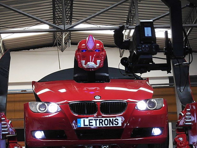 變形金剛「真實版」！土耳其「Letrons」讓BMW E93站起來「變身」 | T客邦
