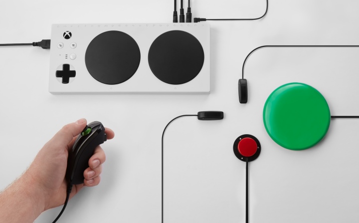 Microsoft 為 Xbox 推出 Adaptive Controller 程式化控制器，讓更多人能享受遊戲 | T客邦