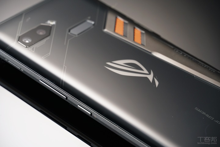 華碩 ROG Phone 大全套開箱！重新定義電競手機樣貌 | T客邦