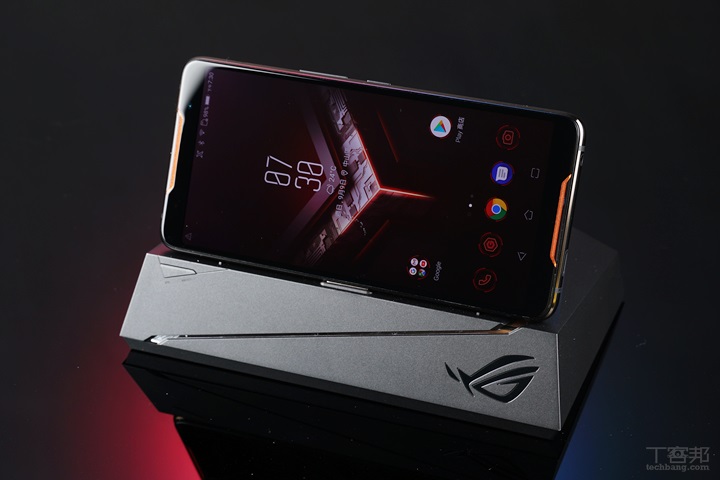 華碩 ROG Phone 大全套開箱！重新定義電競手機樣貌 | T客邦
