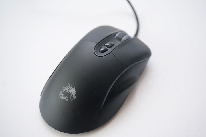 LEXMA G94 電競滑鼠開箱動手玩，快換磁吸握邊好好玩 | T客邦