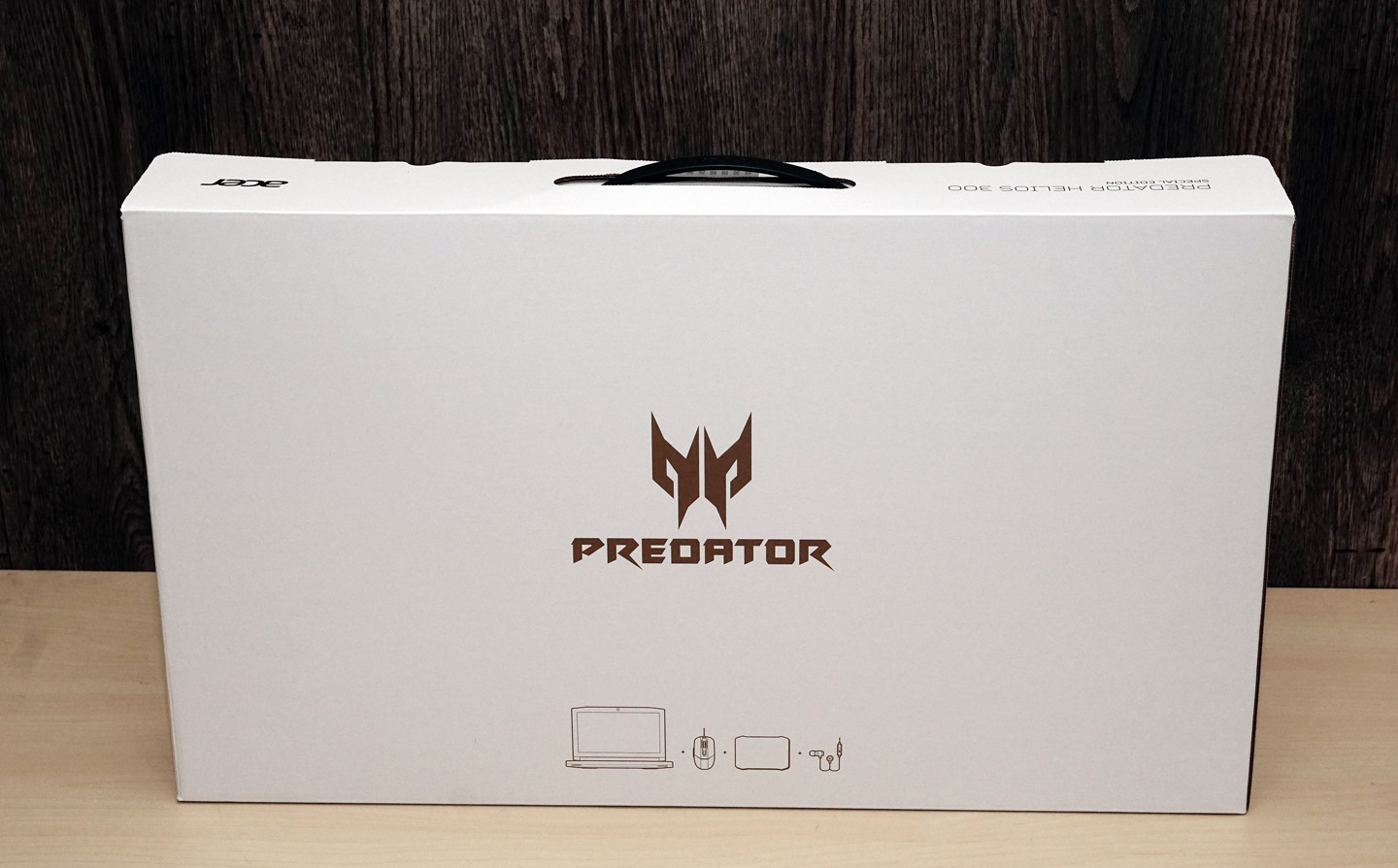 Acer Predator Helios 300 白色特仕版開箱：白與金碰撞出優雅電競新風貌 | T客邦