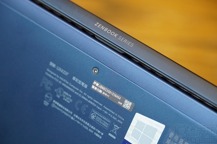 Asus ZenBook 14 UX433FN 評測：全球最小 14 吋筆電，螢幕占比 92%、觸控板變數字鍵 | T客邦