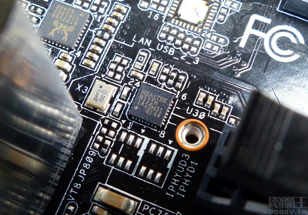 發揮 Ryzen APU 高整合性優勢，ASRock DeskMini A300 Mini-STX 迷你準系統效能、溫度、噪音分析實測 | T客邦