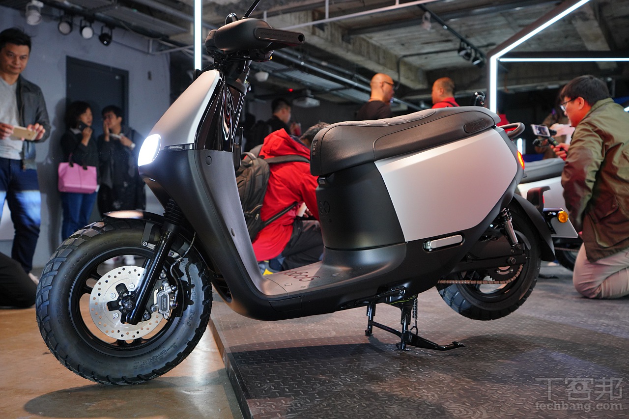 Gogoro 新車小改款上市！Gogoro 2 Rumbler「閃霧銀」細節現場看 | T客邦