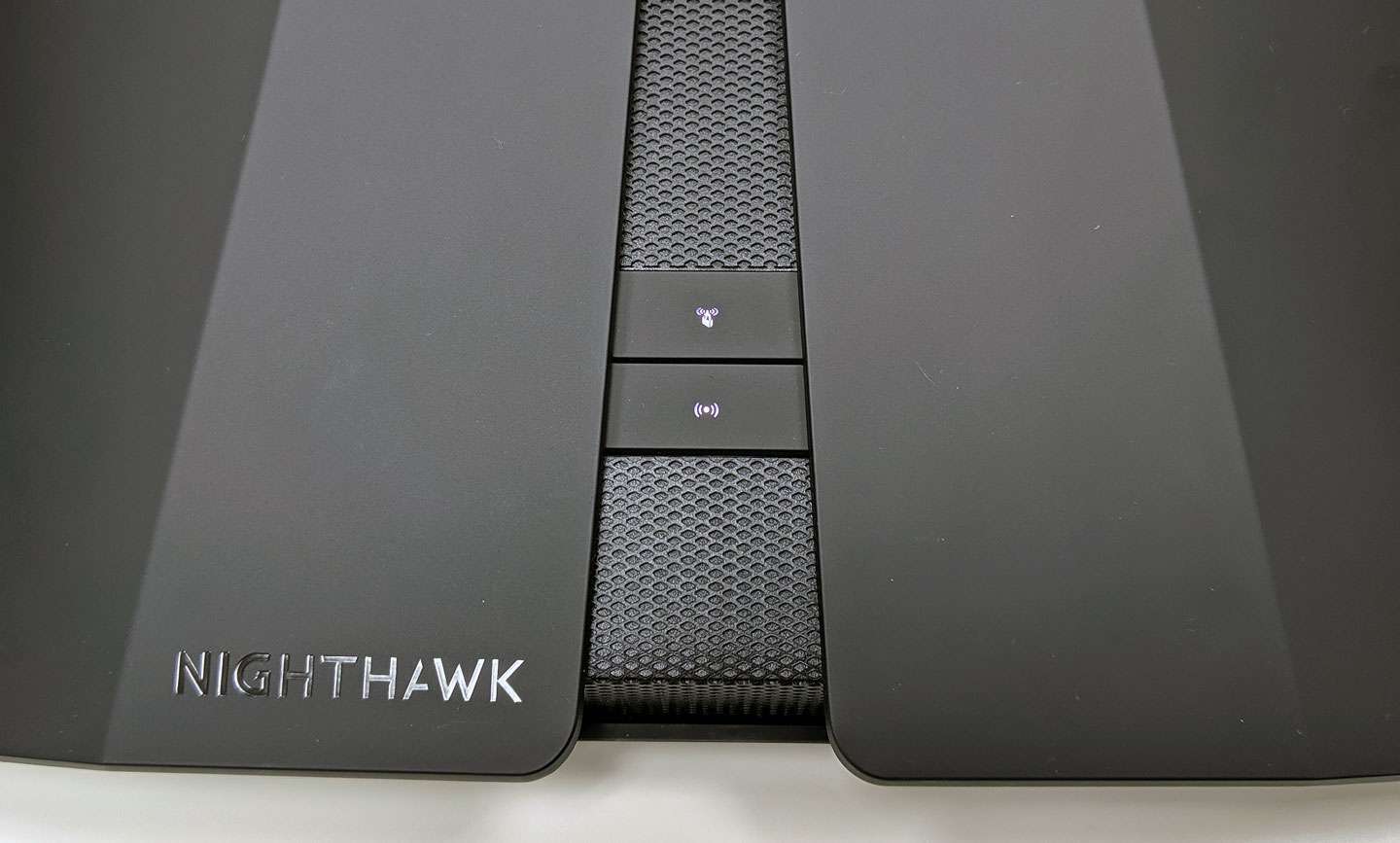 無線、有線兼頂規！Wi-Fi 6 搭配 5Gbps 有線網路，Netgear Nighthawk AX12 RAX120 帶來更優質收訊與傳輸 ...