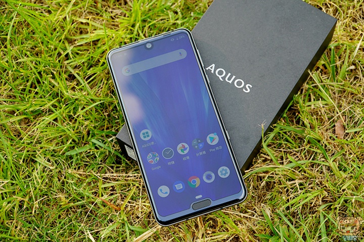 擁有 120HZ 頻率的電競級的 10 億顯色 Pro IGZO 螢幕 SHARP AQUOS R3 開箱 評測 | T客邦