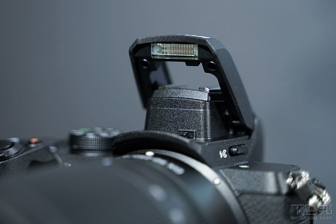 Nikon APS-C 無反微單 Z50 正式登場，單機身售價 26,800 元，要價近 27 萬天價鏡頭同步亮相 | T客邦