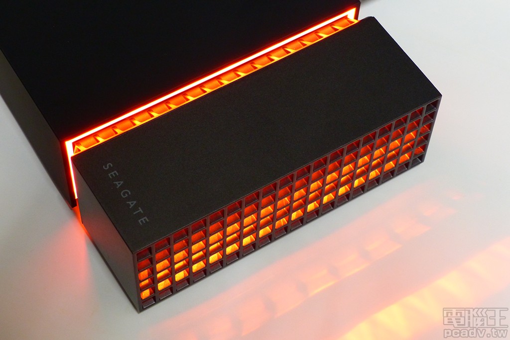 Seagate FireCuda Gaming Dock 測試，Thunderbolt 3 遊戲玩家、創作者的軍火庫 | T客邦