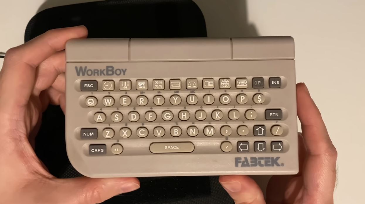 任天堂曾經想把 GameBoy 變成文書電腦，甚至還為它設計了專屬外接鍵盤 | T客邦