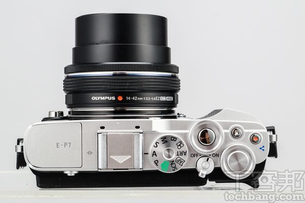 Olympus PEN E-P7評測：復古文青M4/3 經典回歸，單機身價格24,990元 | T客邦