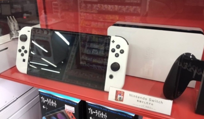 任天堂Switch OLED 下月8日發售，日本網友秀出多家零售店展出實機照 | T客邦