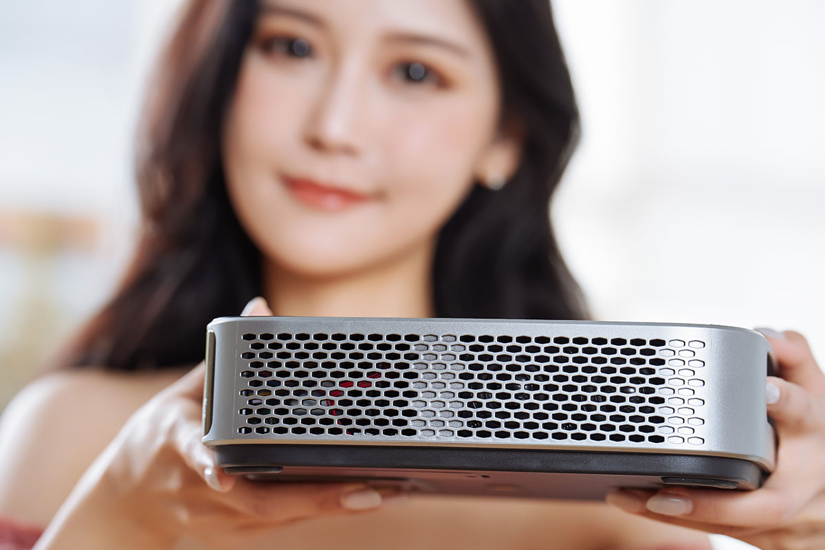 1500 高流明輸出亮度，Vivitek QUMI Q9 投影機讓你開燈看電影 | T客邦