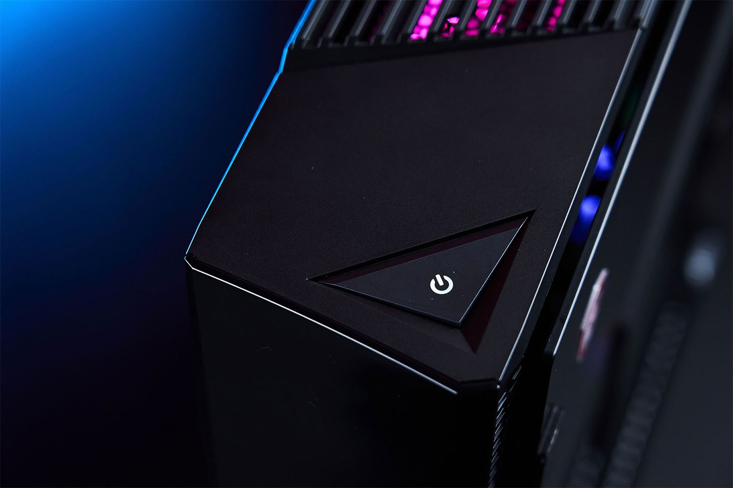 MSI MEG Trident X 12th 極致輕巧電競小鋼炮深度實測：尺寸不變但效能更頂天！ | T客邦