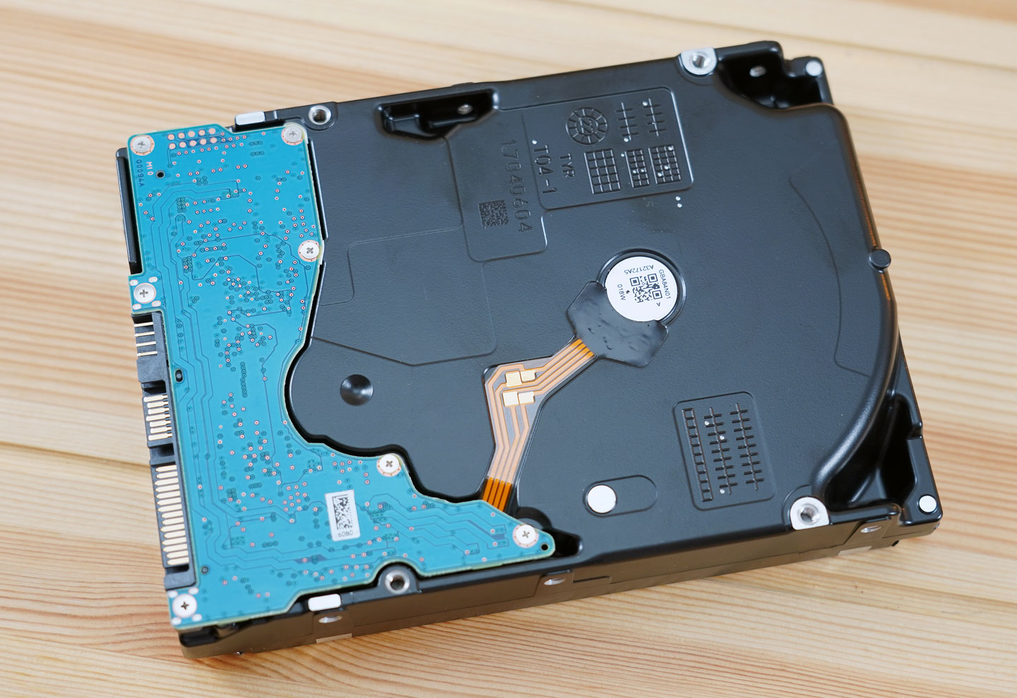 Toshiba MG10 20TB 版開箱實測：單碟超大容量，一次滿足企業應用對效能、穩定性與成本精省需求！ | T客邦