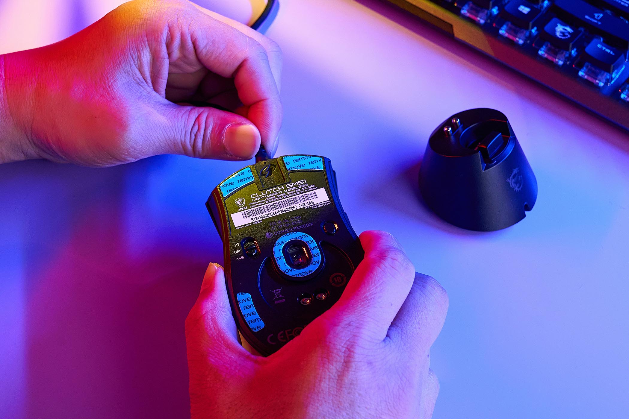 MSI CLUTCH GM51 輕量電競滑鼠系列開箱：有線、無線雙版本一次看，嶄新設計讓人眼睛一「亮｣、手感大加分！ | T客邦