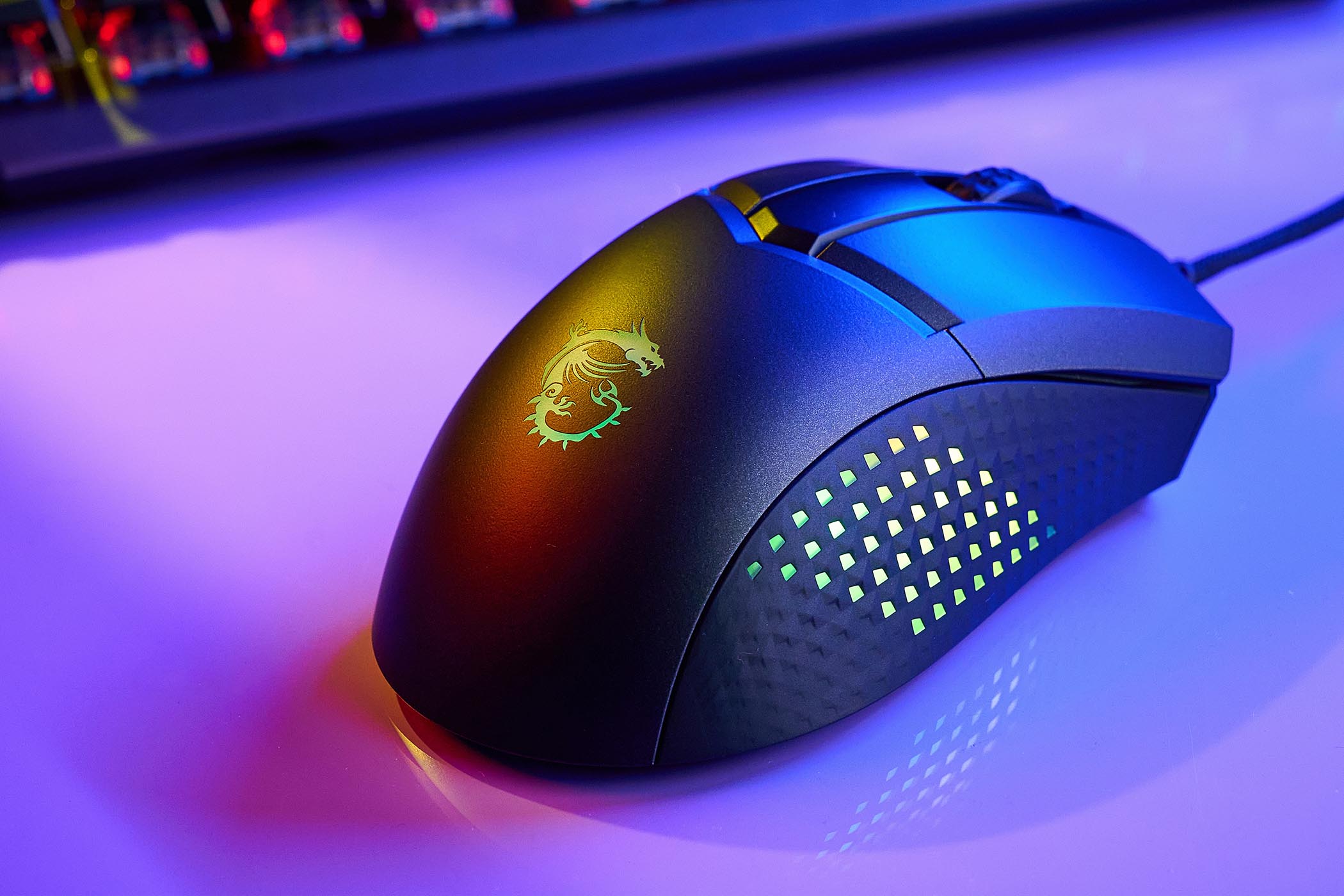 MSI CLUTCH GM51 輕量電競滑鼠系列開箱：有線、無線雙版本一次看，嶄新設計讓人眼睛一「亮｣、手感大加分！ | T客邦