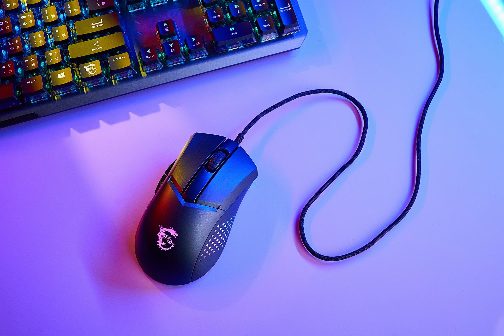 MSI CLUTCH GM51 輕量電競滑鼠系列開箱：有線、無線雙版本一次看，嶄新設計讓人眼睛一「亮｣、手感大加分！ | T客邦