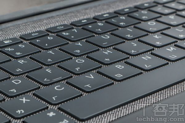 Logitech Combo Touch 開箱評測：搭載觸控板的鍵盤保護套，價格6490元 | T客邦
