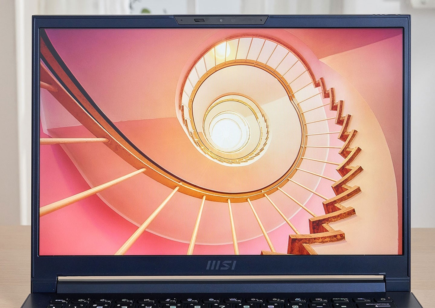 MSI Stealth 14 Studio 開箱實測：能同時滿足電競、商務、創作者需求的跨界筆電 | T客邦