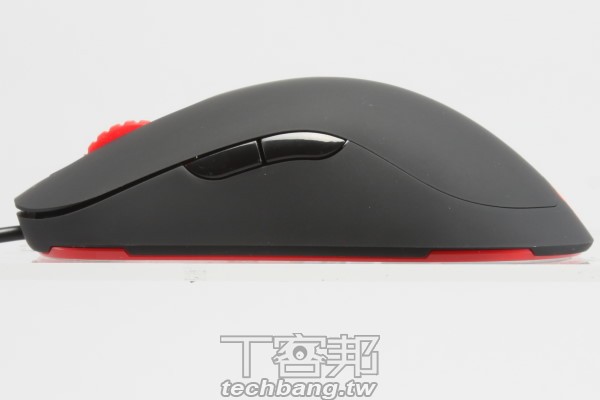 國外電競選手 SpawN 設計的 Zowie AM 電競鼠開箱 | T客邦