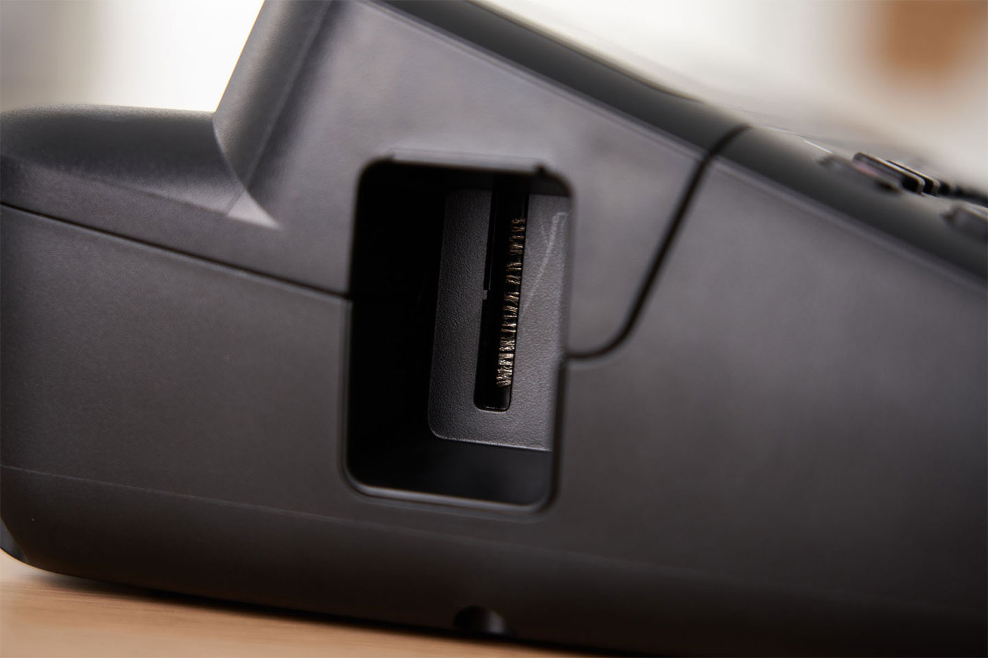 Brother PT-D610BT 專業型標籤機開箱實測：內建全彩 LCD、鍵盤可獨立單機使用，同時兼具可攜使用與手機連線，應用場景更多元 ...