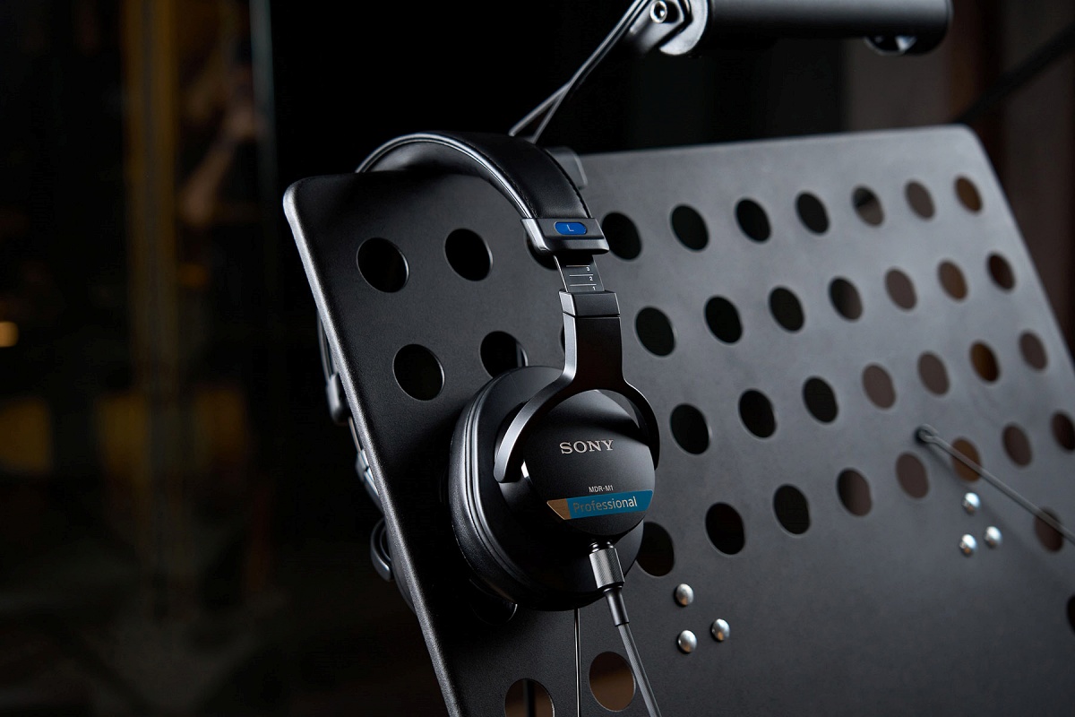 金牌錄音教父楊敏奇品鑑 Sony MDR-M1 封閉式監聽耳機：聲音精準、舒適度一流的新世代監聽利器 | T客邦