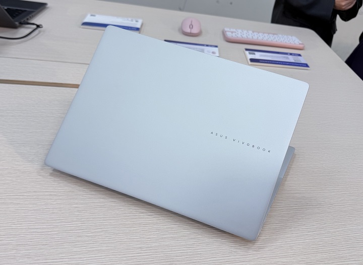 CES2025：ASUS Zenbook A14 全球最輕 Copilot+ PC 登場，同步推出 ExpertBook B5 / B3 商用 ...