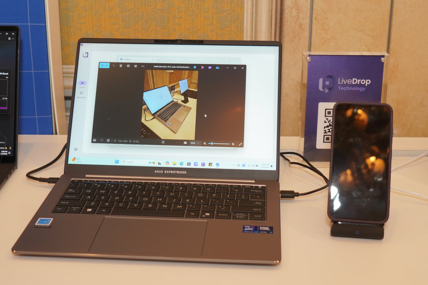 Intel展示Live Drop技術，透過NPU辨識QR Code即可「無線」傳送照片 | T客邦