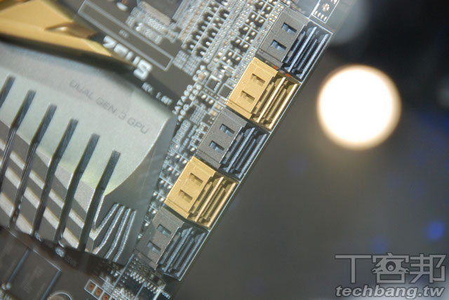 Computex 2012：ASUS 雙 GPU 主機板 ZEUS，有錢也買不到的概念產品 | T客邦